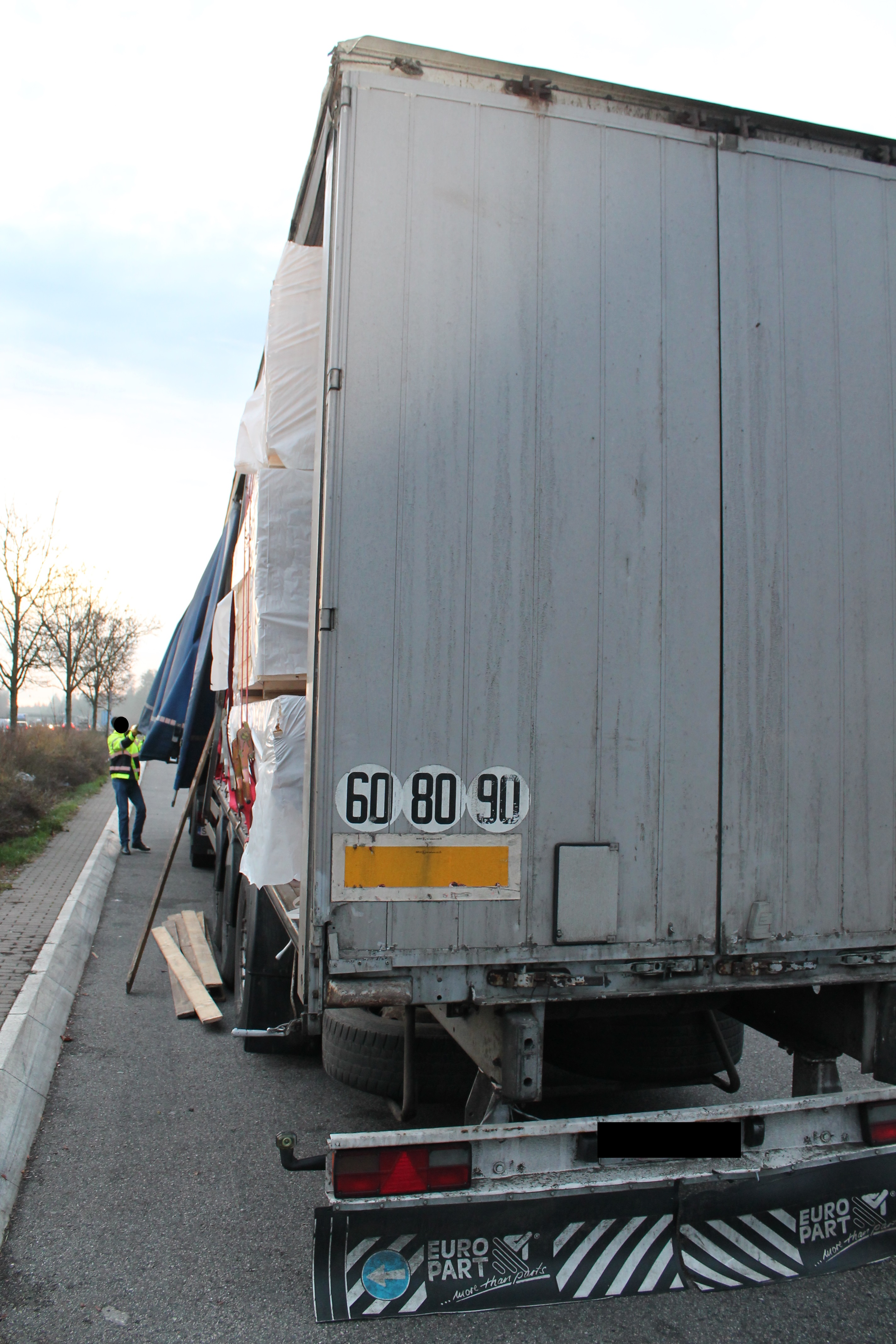 POL-PDKL: A6/Kaiserslautern, Ladung nicht gesichert | Presseportal