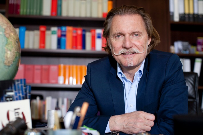 Recht so! TV-Anwalt Ingo Lenßen gibt juristische Lebensberatung bei SAT ...