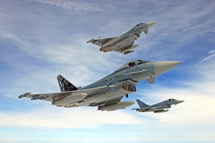 Die Bundeswehr präsentiert Hochtechnologie, Flugprogramm und ...