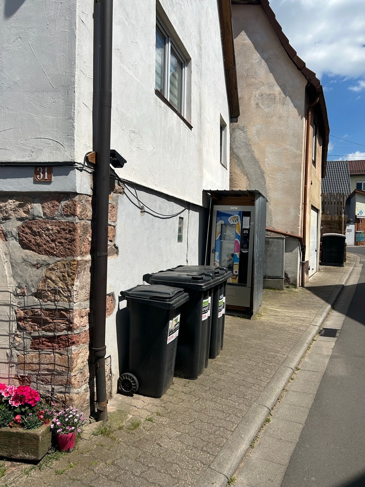 Blaulicht-News Albersweiler: Eisautomat beschädigt - Zeugen gesucht