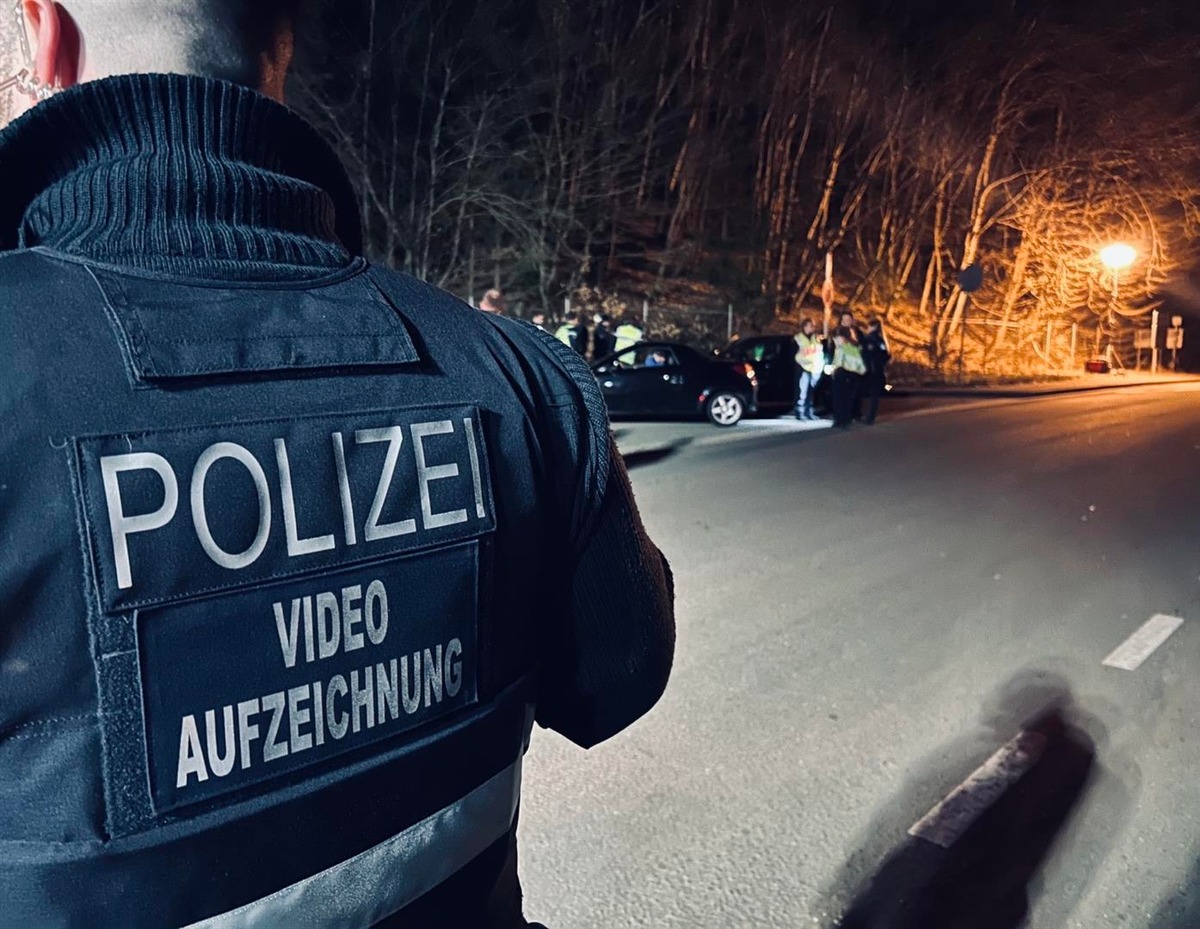 POL-PDPS: Behördenübergreifende Großkontrolle auf der Bundesstraße 10 | Presseportal