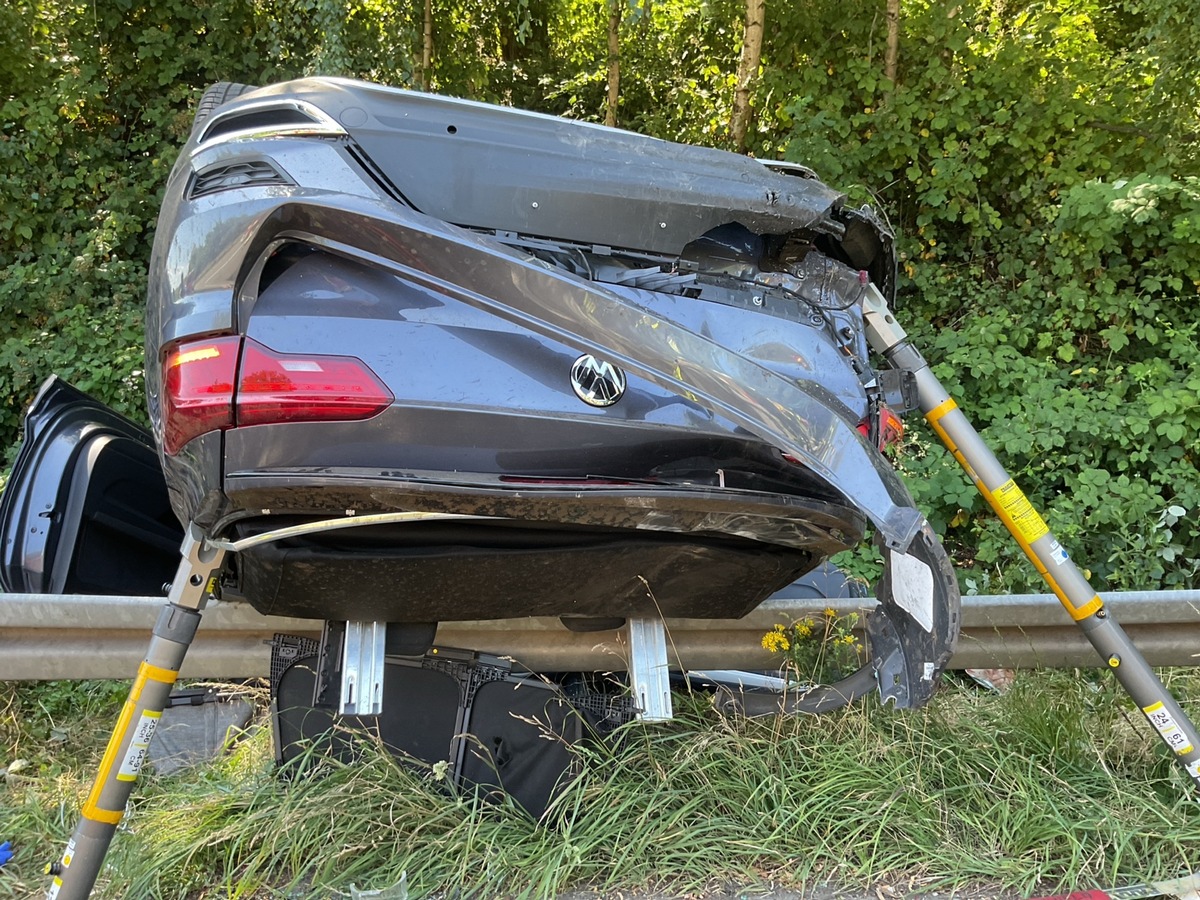 FW-DO: Verkehrsunfall mit eingeklemmter Person - B236 Richtung Schwerte voll gesperrt | Presseportal