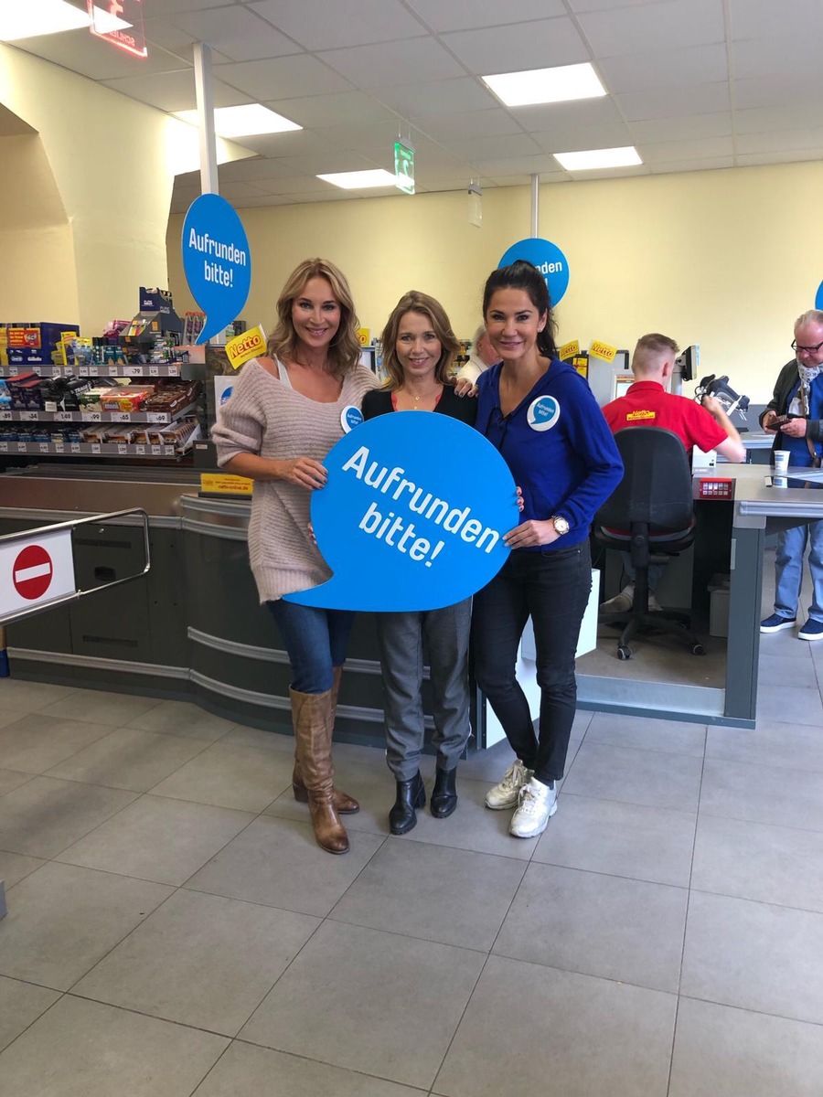 Frauenpower: Mariella Ahrens, Tina Ruland und Caroline Beil kassieren für den guten Zweck ...