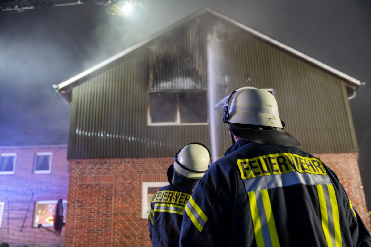 FW-RD: Feuer im Mehrfamilienhaus in Emkendorf | Presseportal