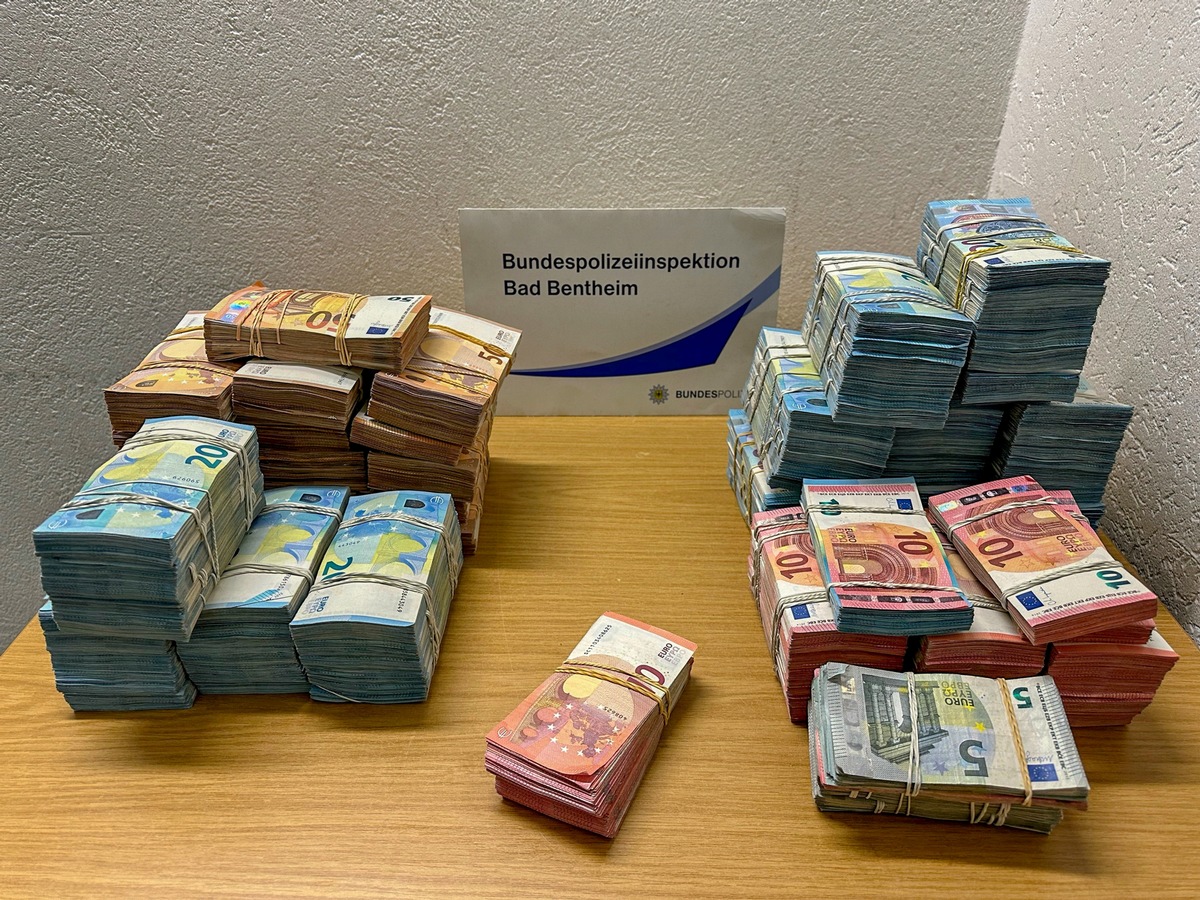 BPOL BadBentheim Rund 300 000 Euro In Plastikt ten Bundespolizei